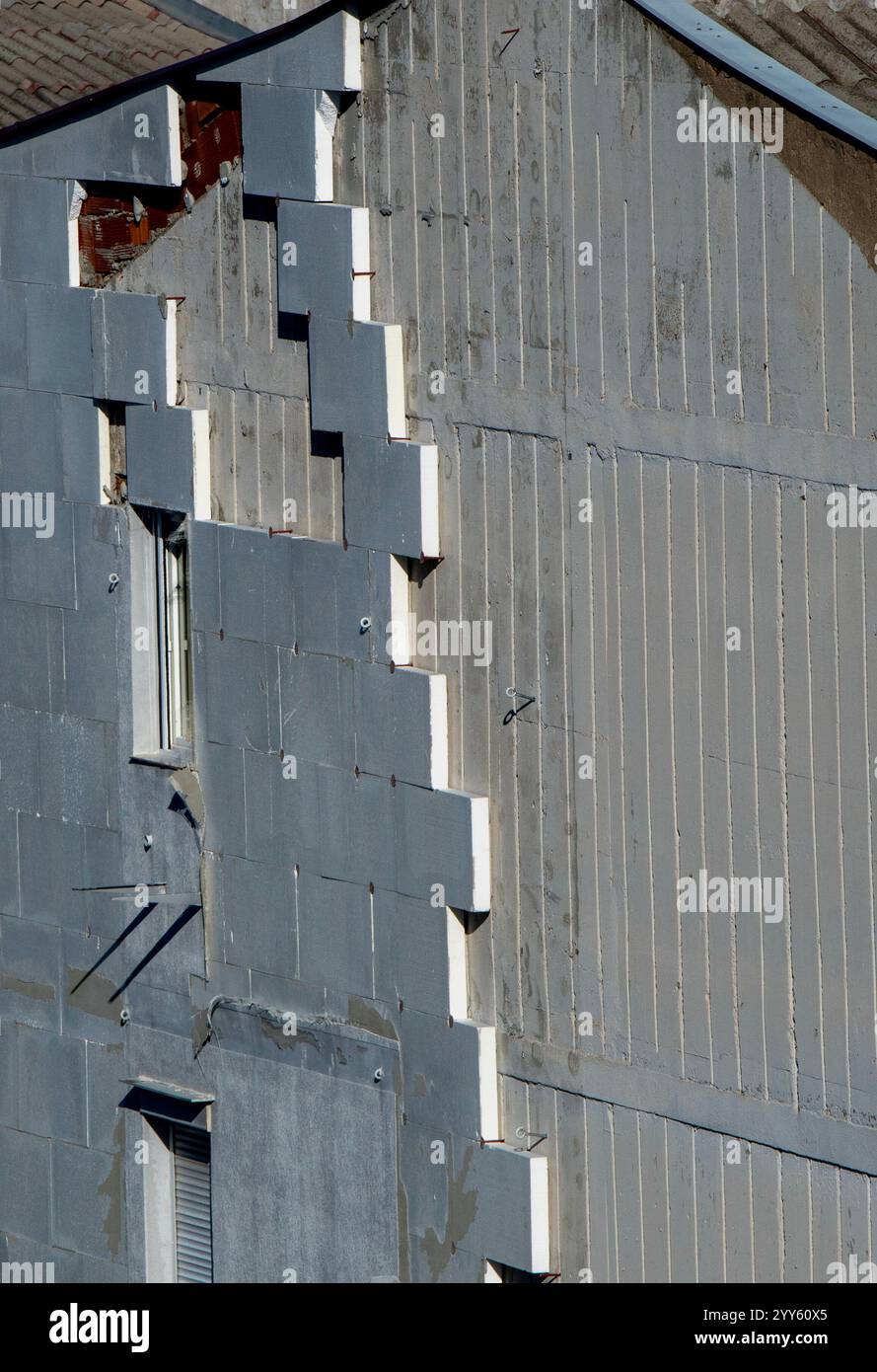 Dismantled Wall: A Puzzle of Poor Craftsmanship Stock Photo - Alamy