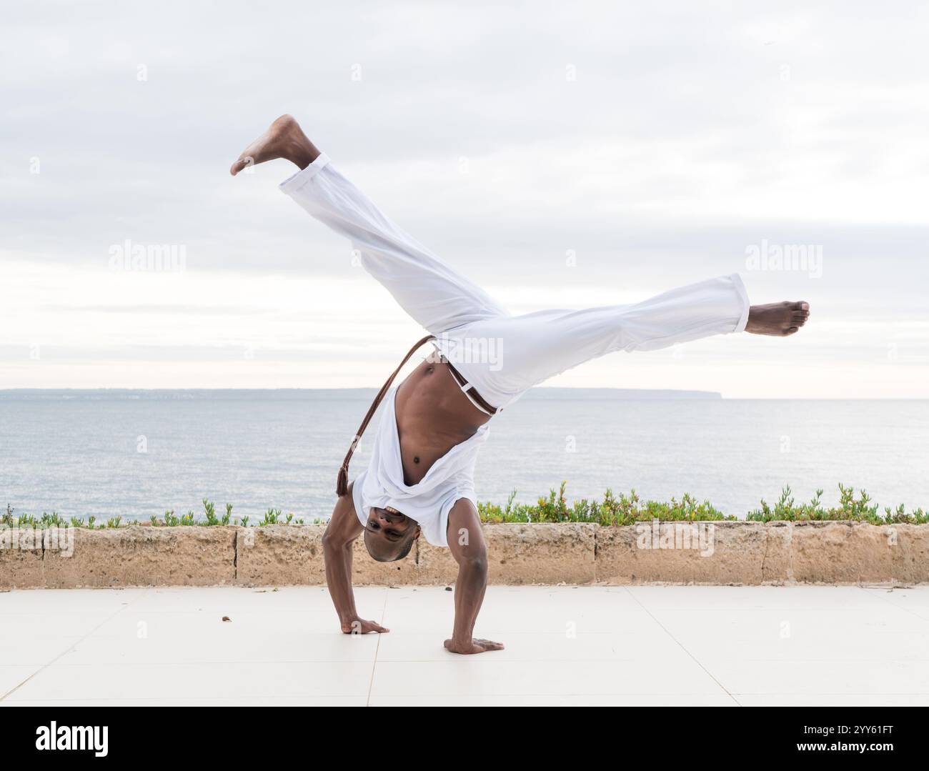 Capoeira brazilian martial artist doing the handstand Stock Photo - Alamy