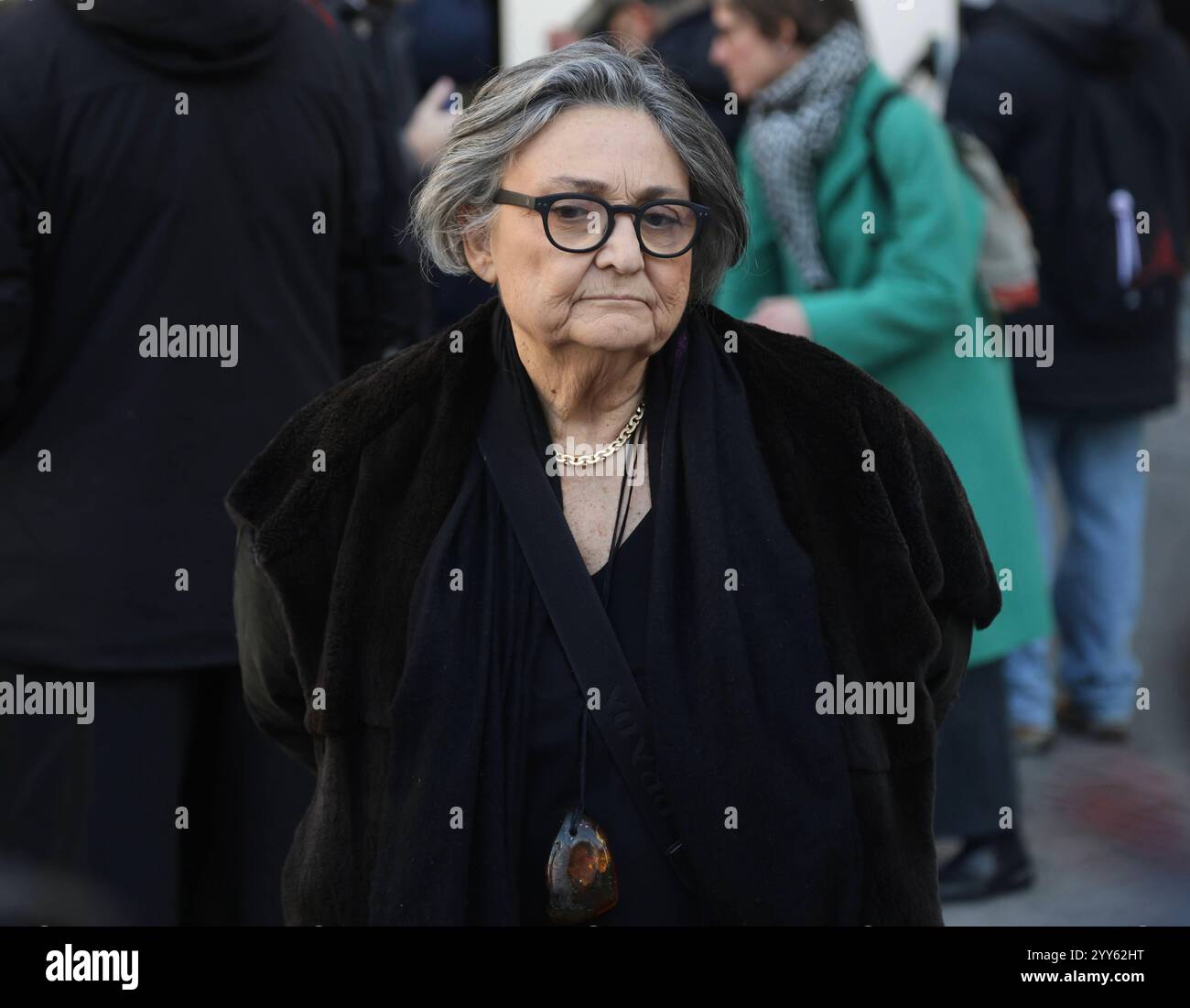 Madrid, Spain. 18th Dec, 2024. Familiares y amigos de Marisa Paredes ...