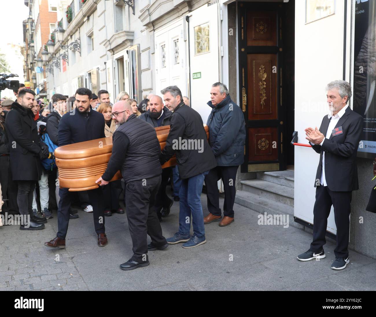 Madrid, Spain. 18th Dec, 2024. Familiares y amigos de Marisa Paredes ...