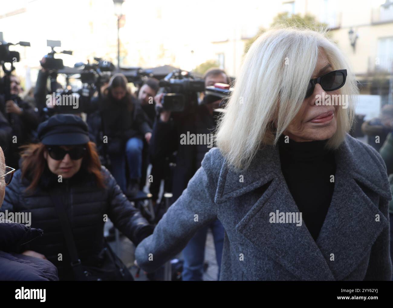 Madrid, Spain. 18th Dec, 2024. Familiares y amigos de Marisa Paredes ...