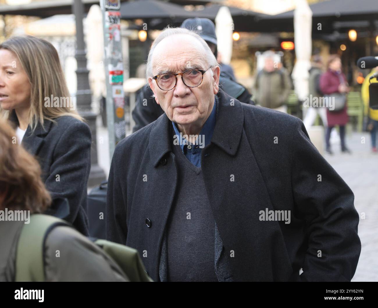 Madrid, Spain. 18th Dec, 2024. Familiares y amigos de Marisa Paredes ...