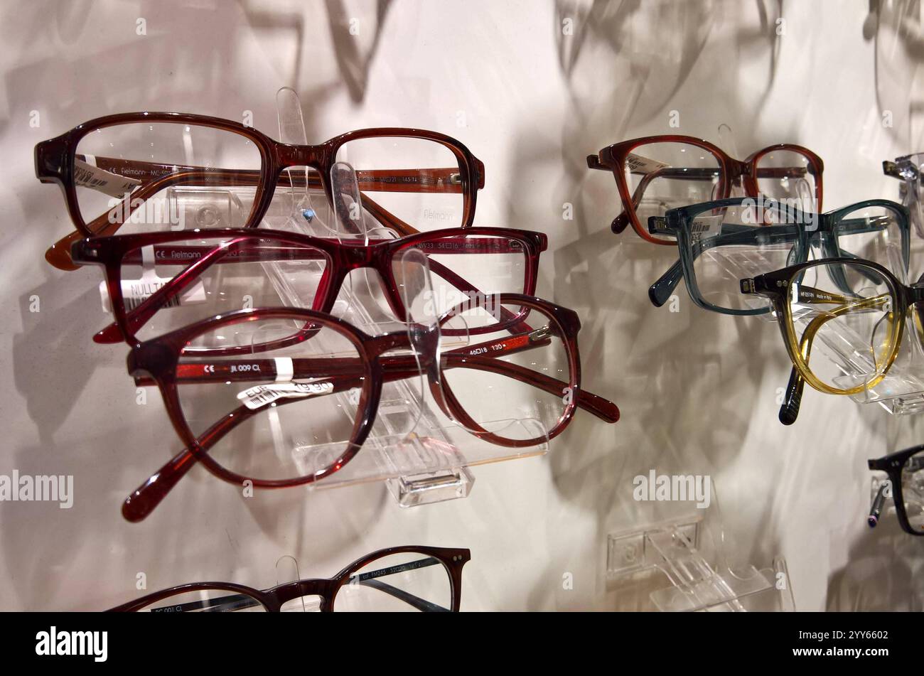 Fielmann Brillen, Optiker-Filiale. Die Fielmann Group AG ist ein ...