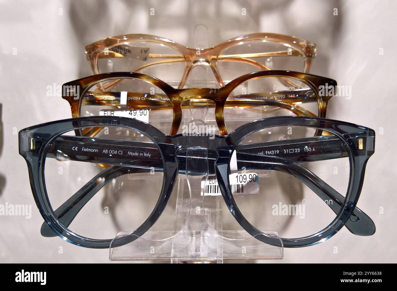 Fielmann Brillen, Optiker-Filiale. Die Fielmann Group AG ist ein ...