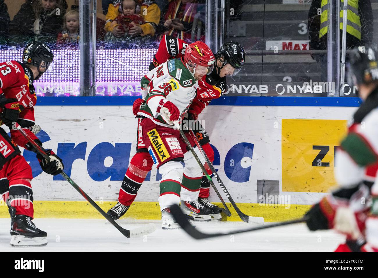 241219 Modos Sebastian Ohlsson och Luleås Jesper Sellgren under ishockeymatchen i SHL mellan ...