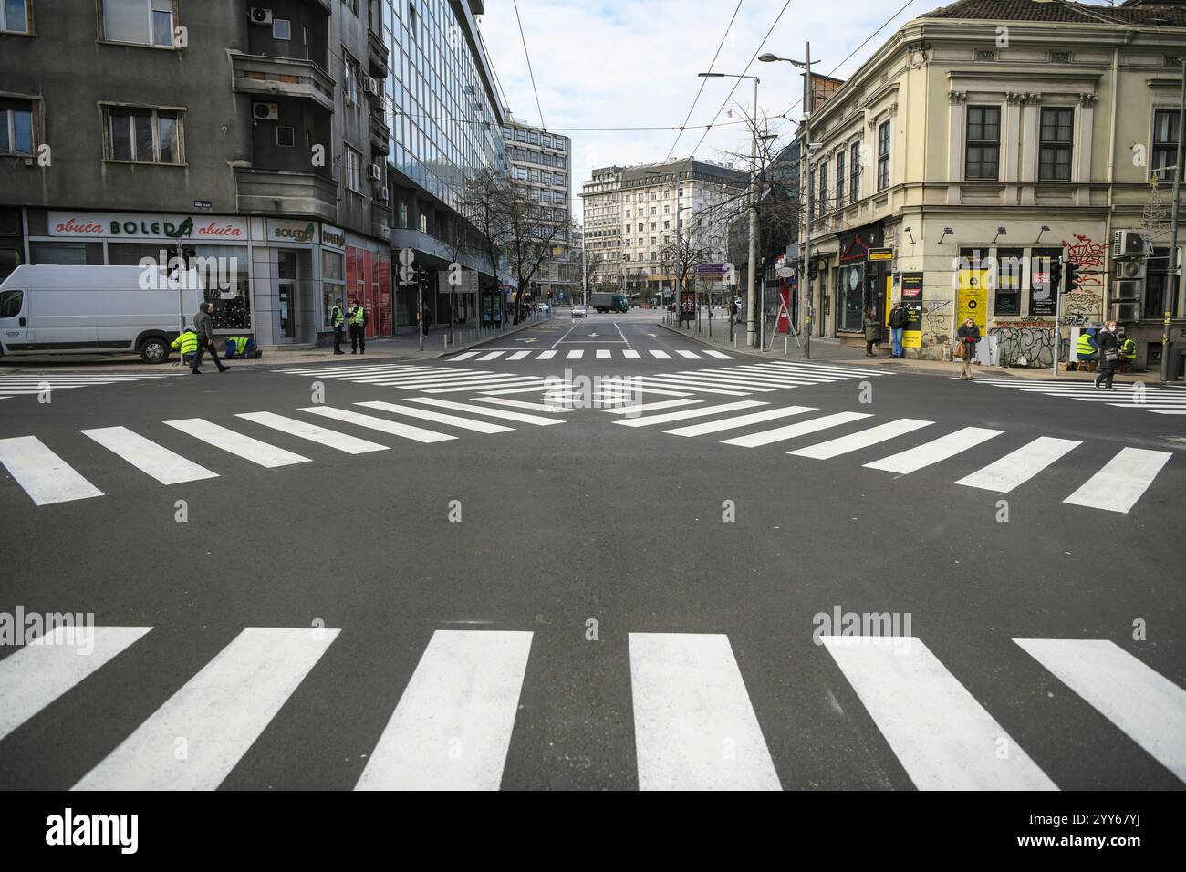 Diagonal pedestrian crossing hi-res stock photography and images - Alamy