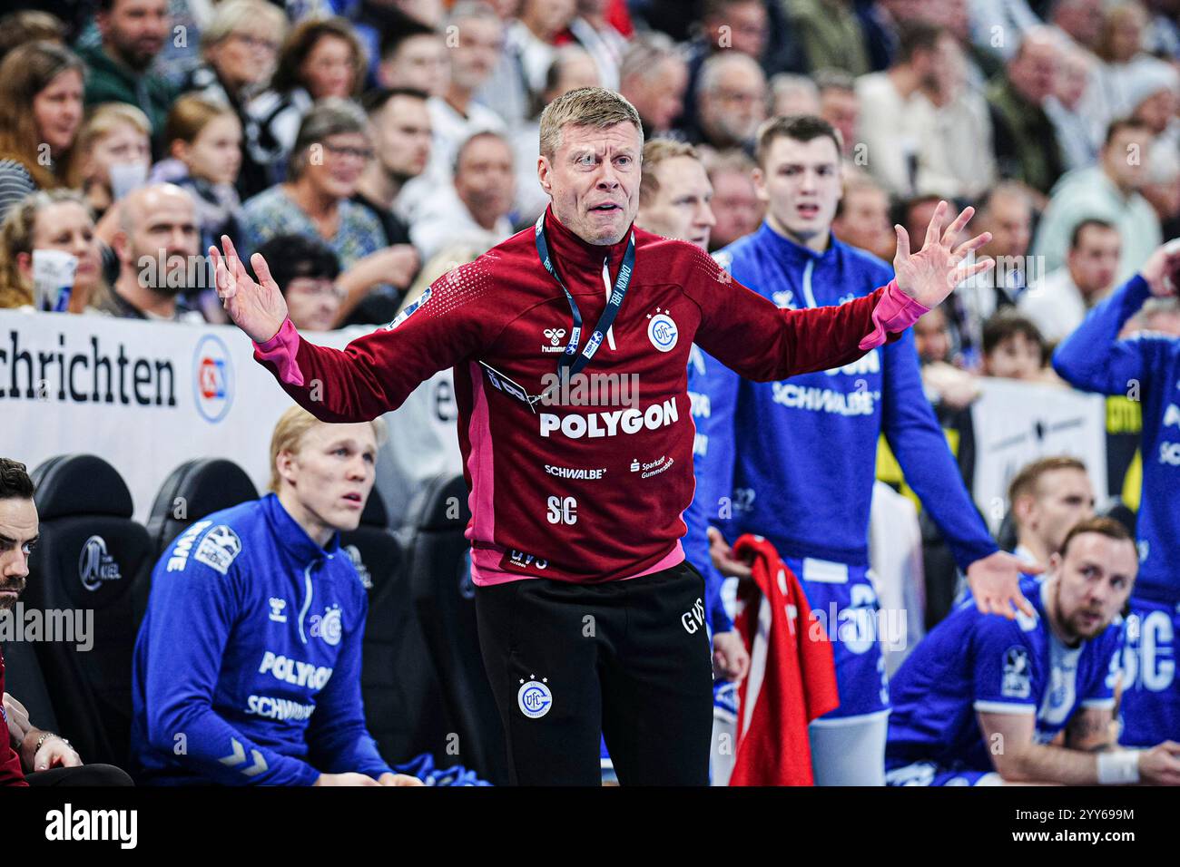 Kiel, Deutschland. 19th Dec, 2024. Gudjon Valur Sigurdsson (VfL ...