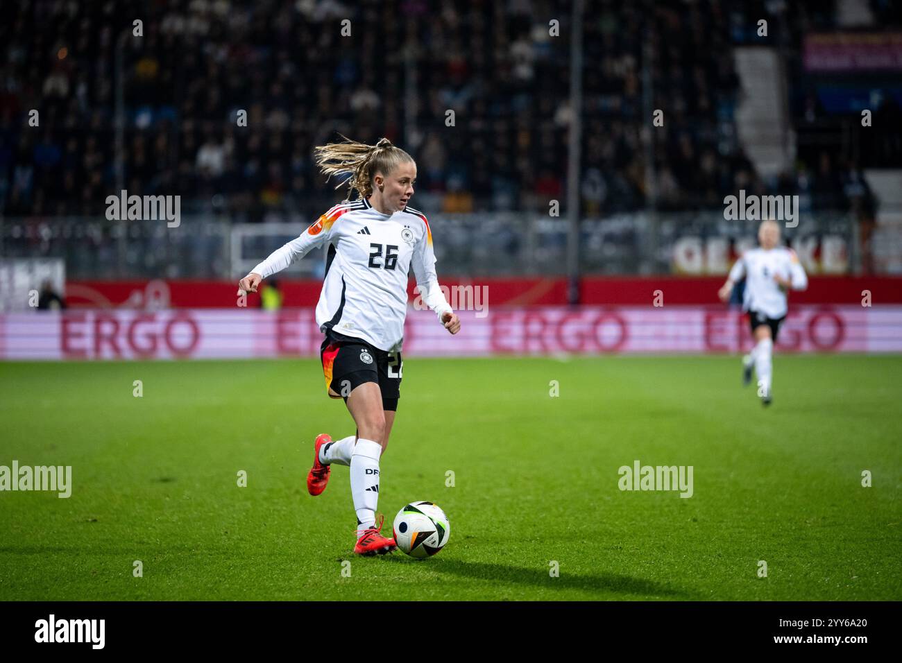 Vivien Endemann (Deutschland, #26) am Ball, GER, Deutschland vs Italien ...
