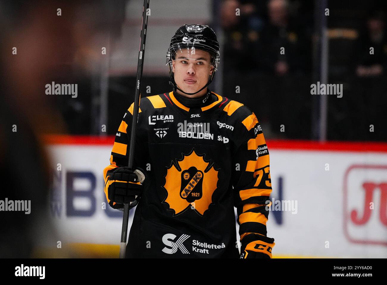 241219 Skellefteås Viggo Nordlund under ishockeymatchen i SHL mellan Skellefteå och Timrå den 19 ...
