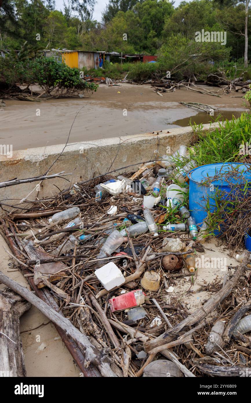 Rubbish beach pollution malaysia hi-res stock photography and images ...