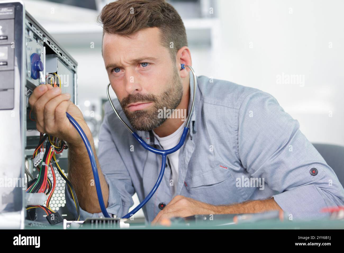 Mobile repairing in lab hi-res stock photography and images - Alamy