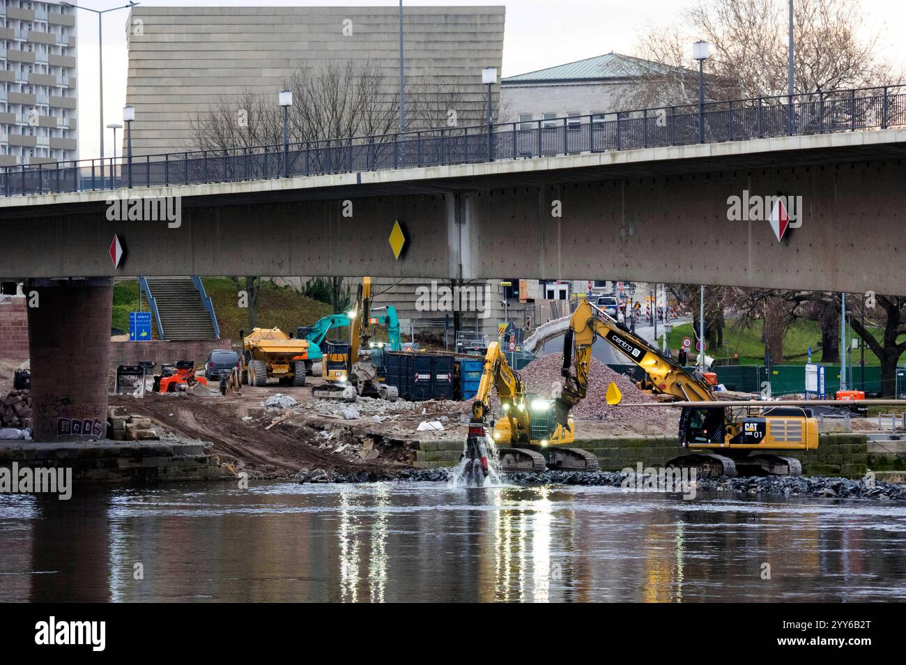 Die Abrissarbeiten am Zug C der Carolabrücke sind in der vergangenen ...