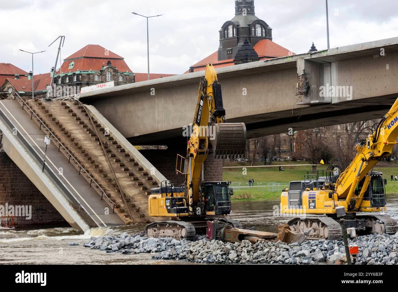 Die Abrissarbeiten am Zug C der Carolabrücke sind in der vergangenen ...