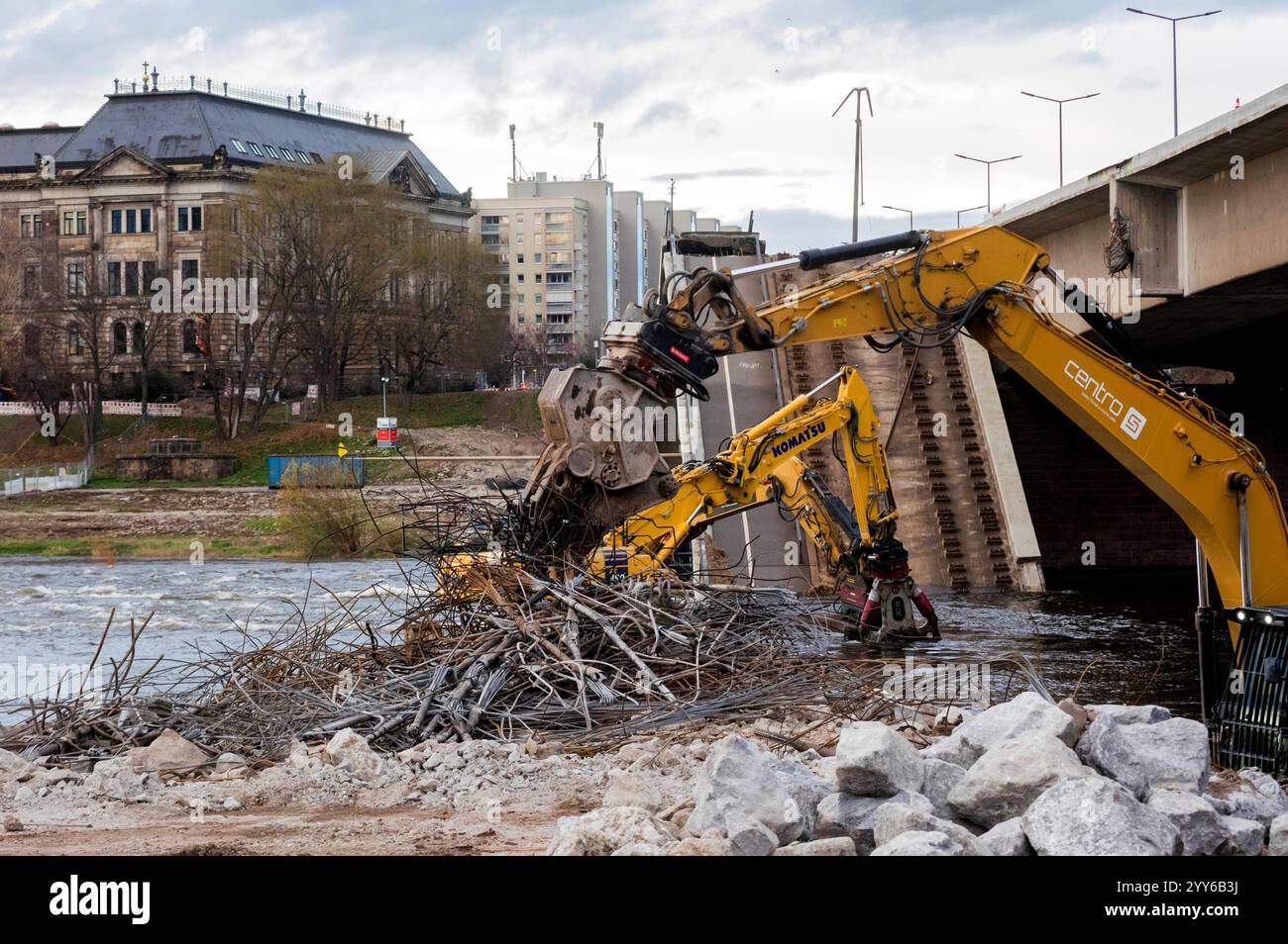 Die Abrissarbeiten am Zug C der Carolabrücke sind in der vergangenen ...