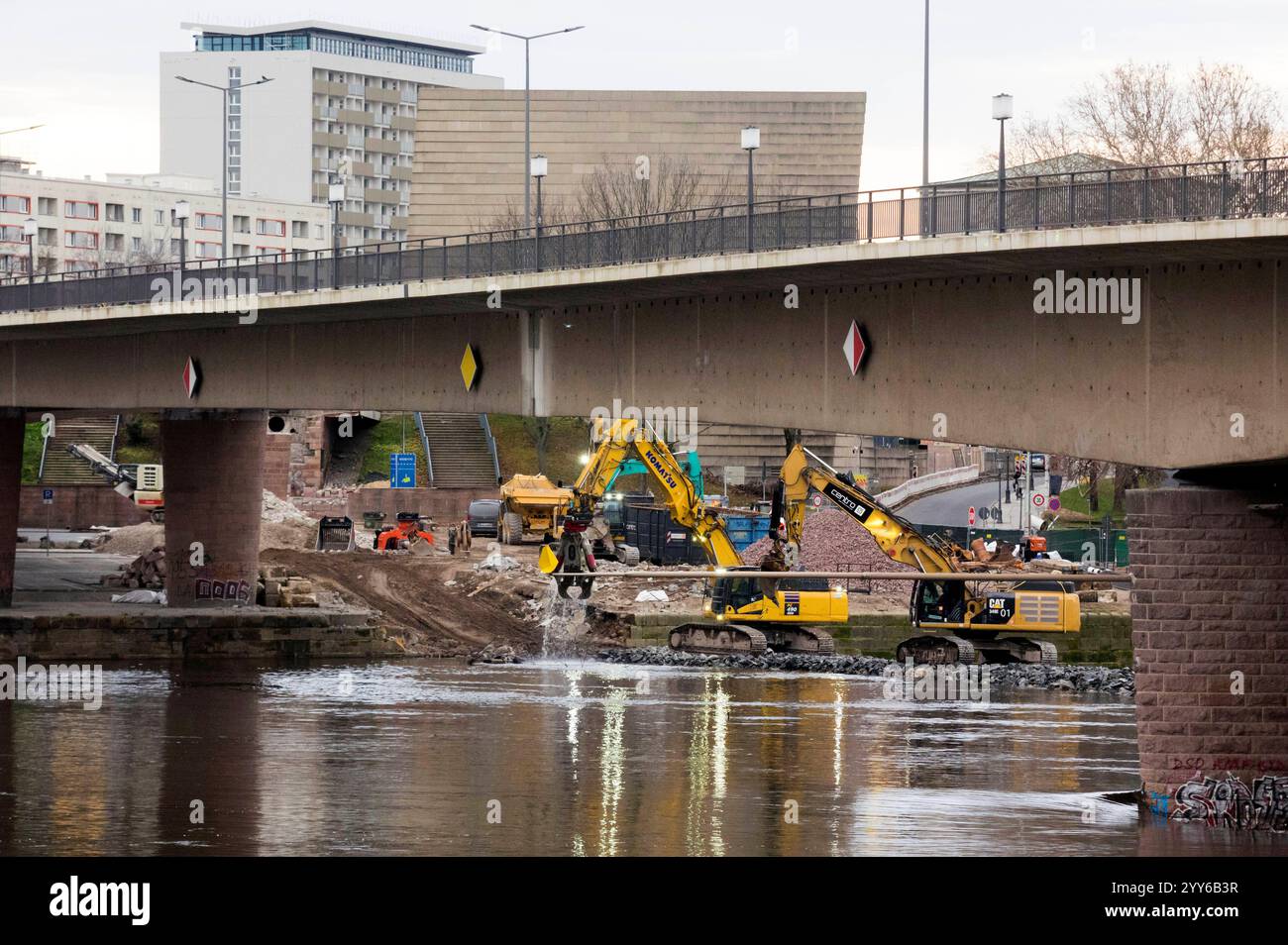 Die Abrissarbeiten am Zug C der Carolabrücke sind in der vergangenen ...