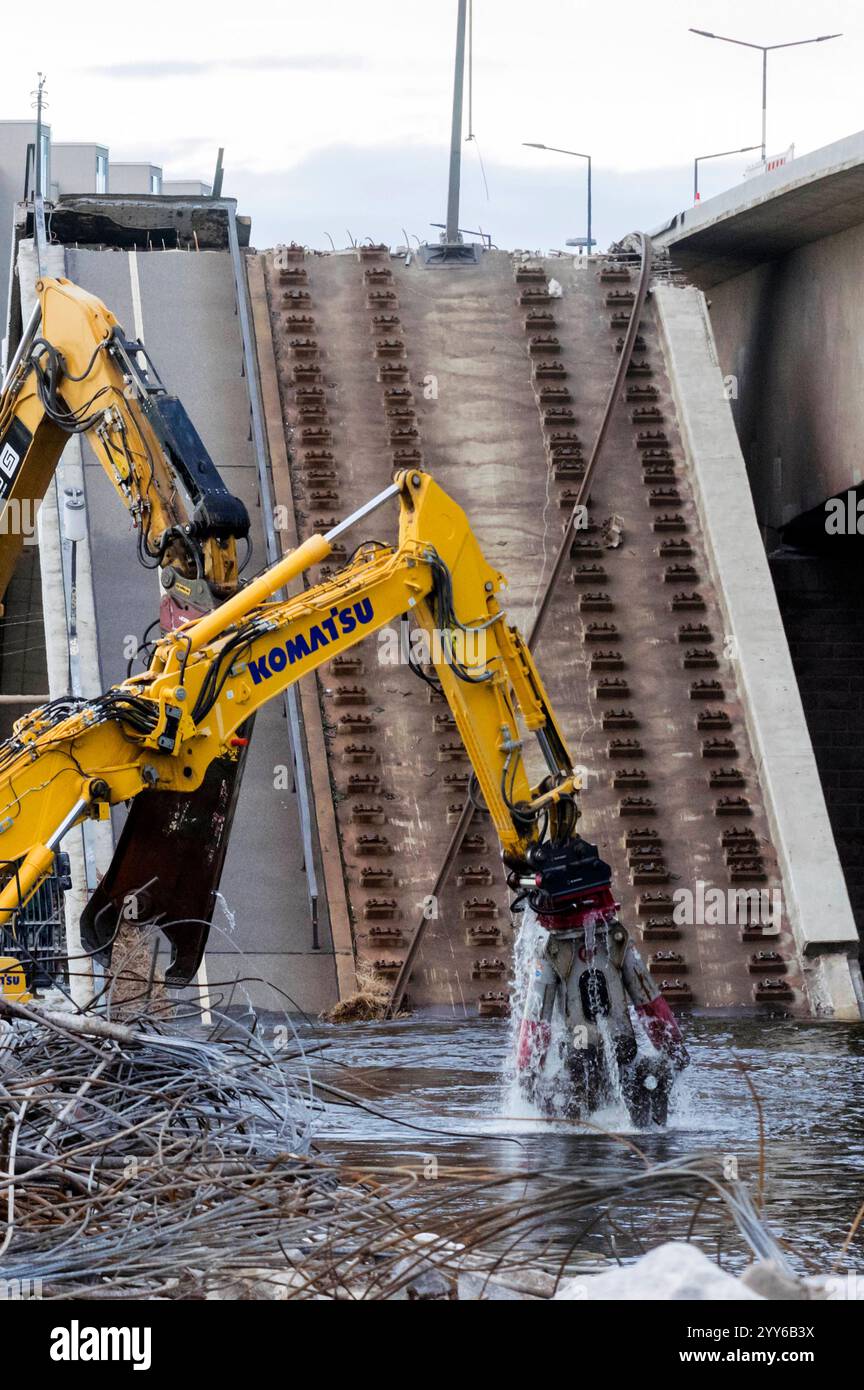 Die Abrissarbeiten am Zug C der Carolabrücke sind in der vergangenen ...