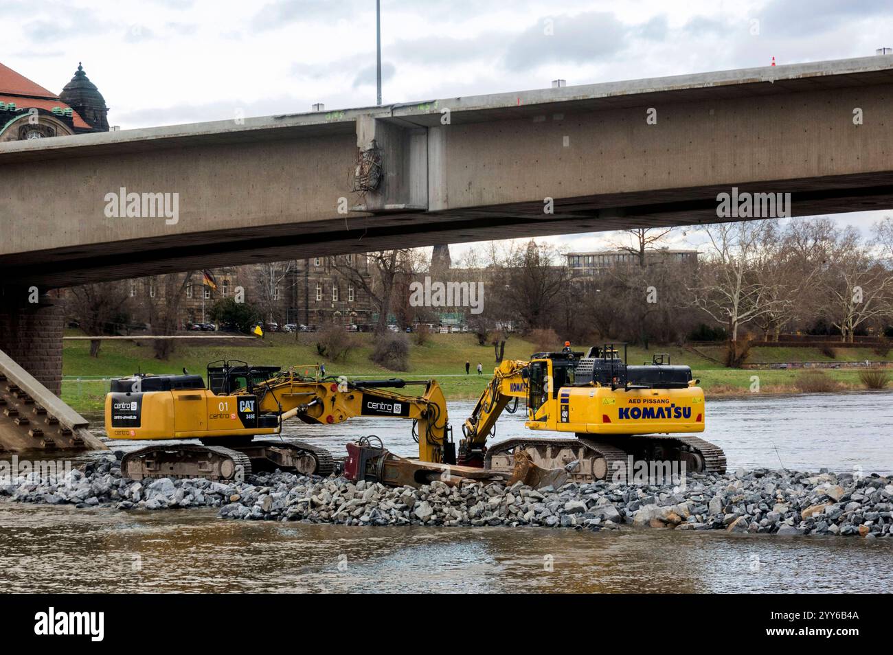 Die Abrissarbeiten am Zug C der Carolabrücke sind in der vergangenen ...