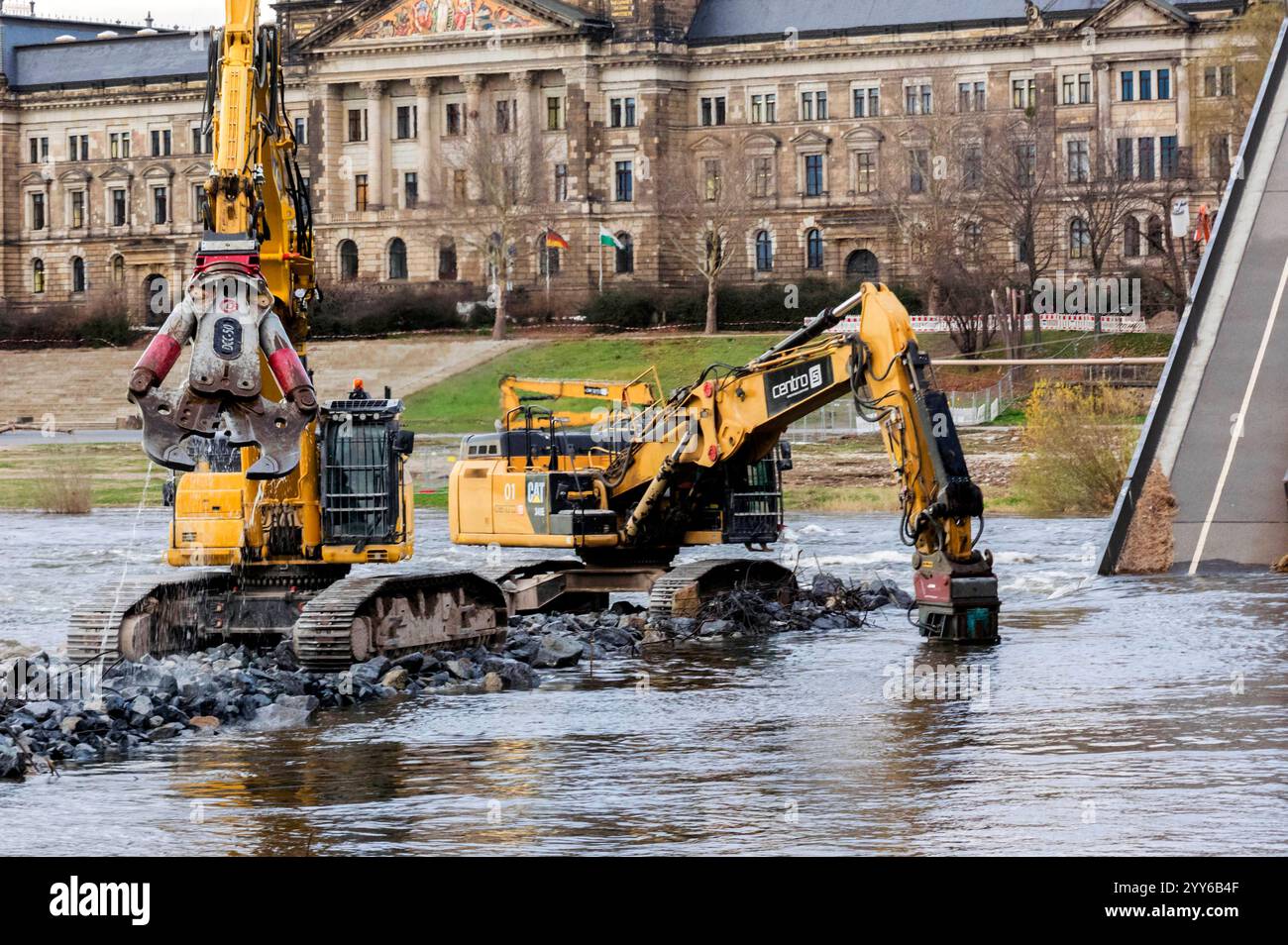 Die Abrissarbeiten am Zug C der Carolabrücke sind in der vergangenen ...