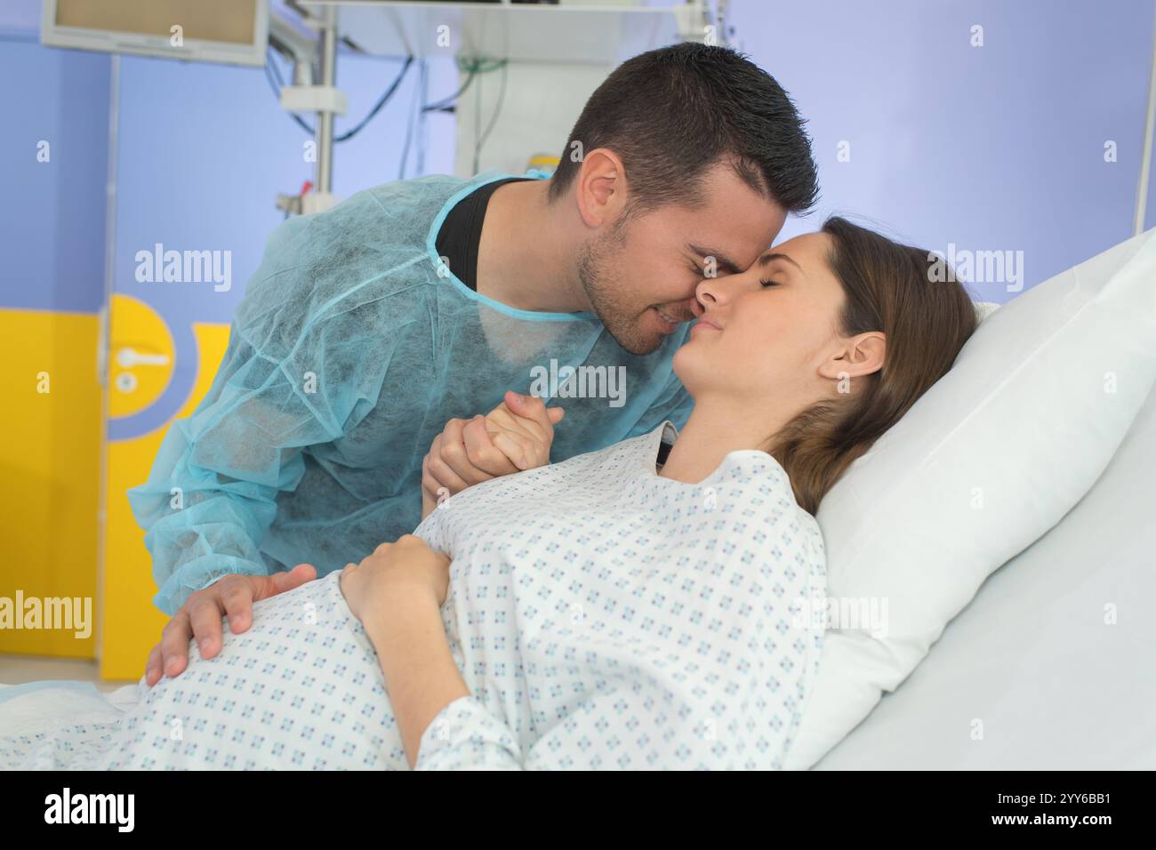 husband supporting his wife during contractions Stock Photo - Alamy
