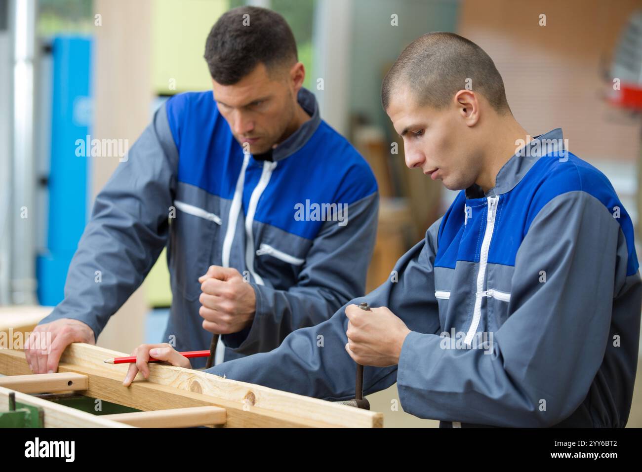 Workers in workshop hammer hi-res stock photography and images - Alamy