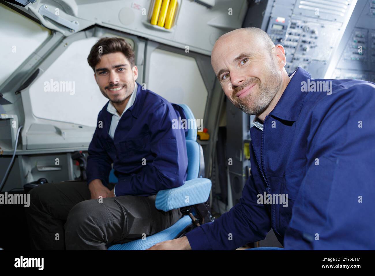 Flight simulator machine hi-res stock photography and images - Alamy