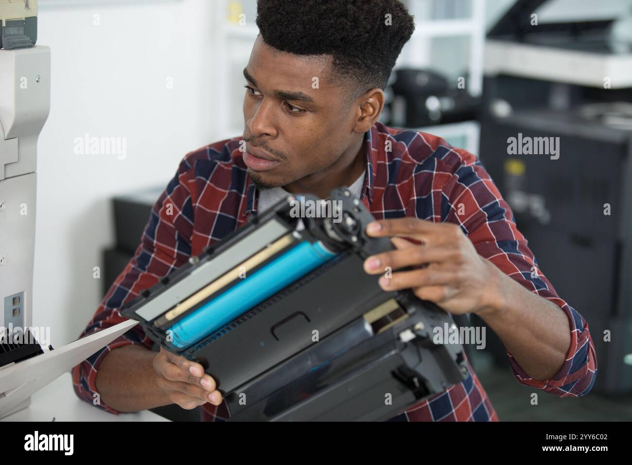 worker holds ink cartridge to put into printer Stock Photo - Alamy