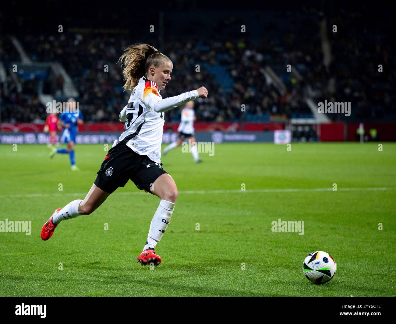 Vivien Endemann (Deutschland, #26) am Ball, GER, Deutschland vs Italien ...