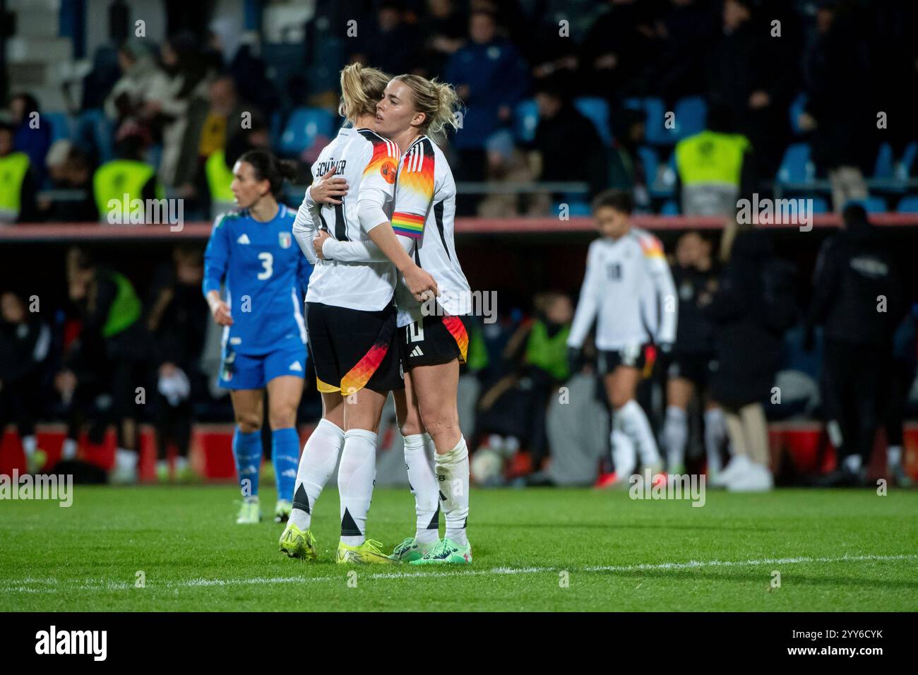 Lea Schueller (Deutschland, #11), Laura Freigang (Deutschland, #10) ist ...