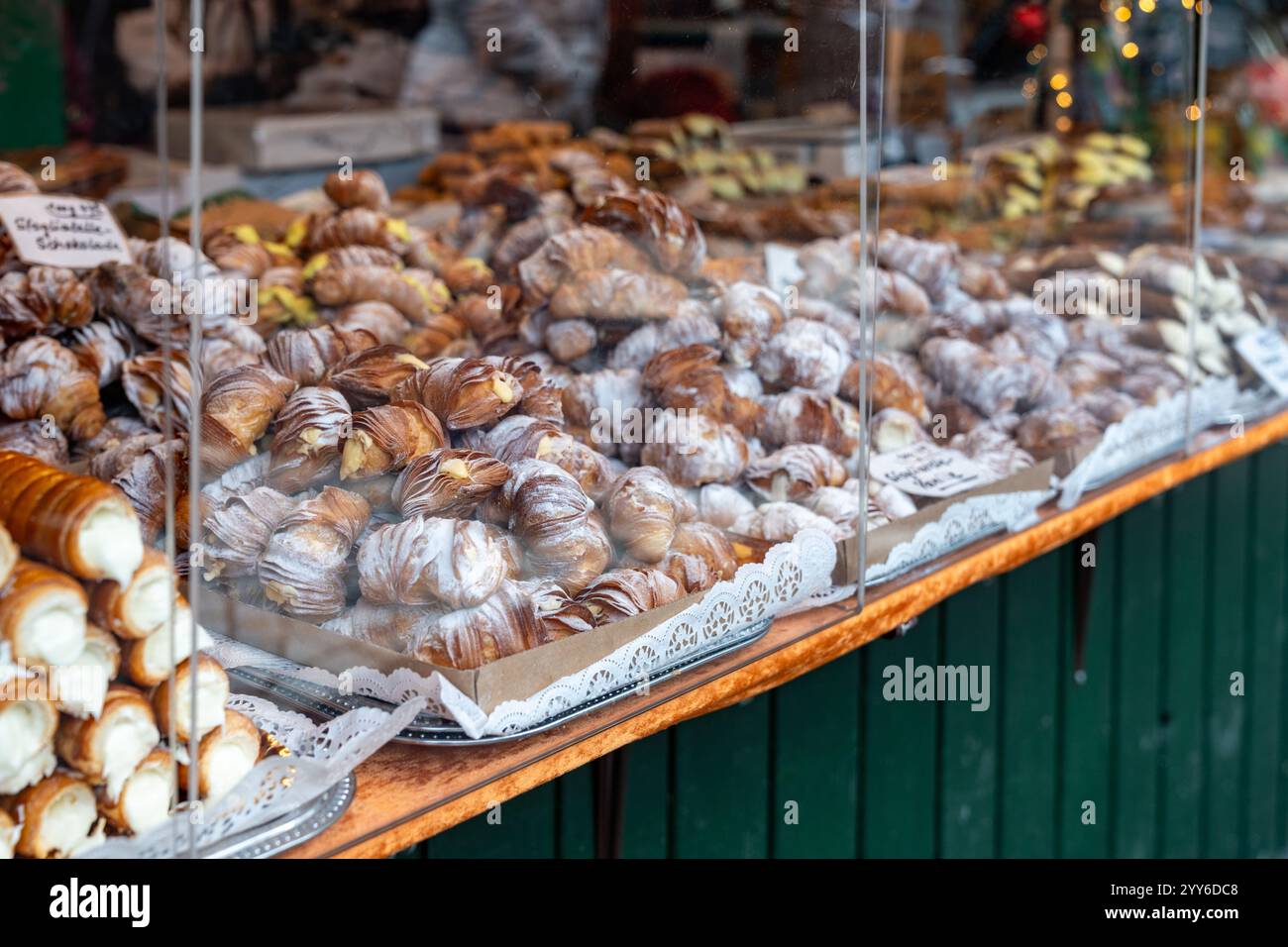 Donut booth hi-res stock photography and images - Alamy