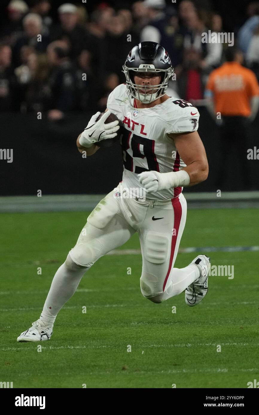 Atlanta Falcons tight end Charlie Woerner (89) runs the ball against ...