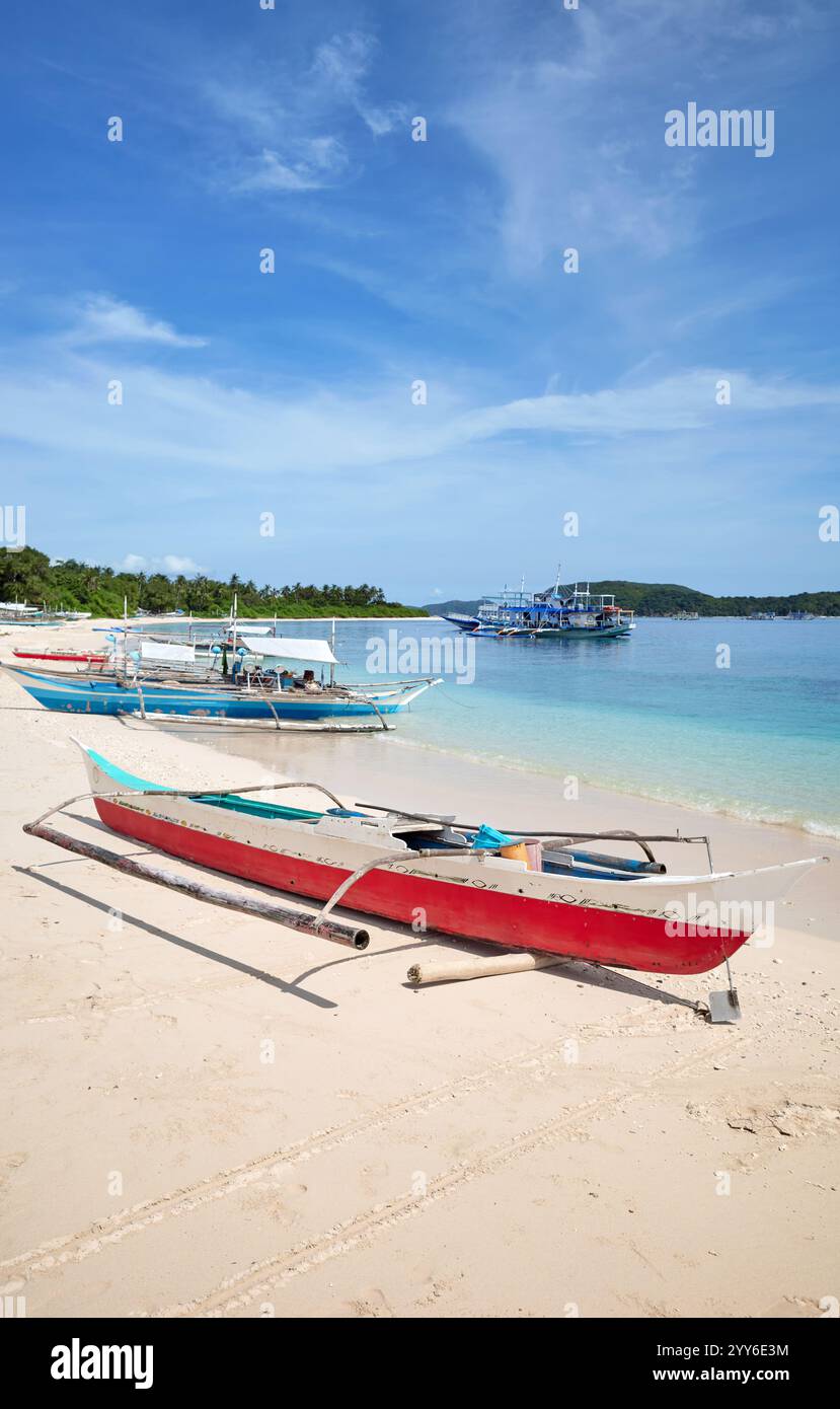 Bangka fishing boats on the beach of Inapupan Island in the Philippines ...