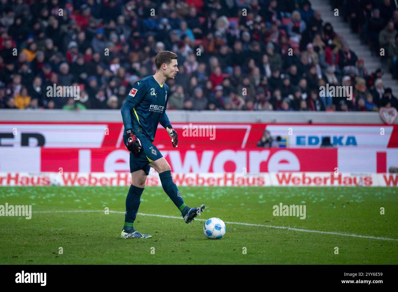 Moritz Nicolas (Borussia Moenchengladbach, #33) am Ball, GER, SC ...