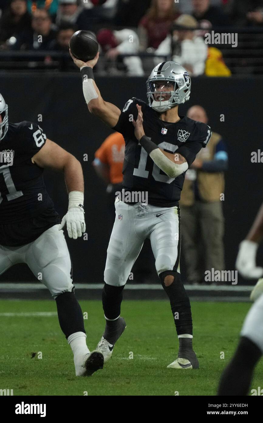 Las Vegas Raiders quarterback Desmond Ridder (10) throws the ball ...