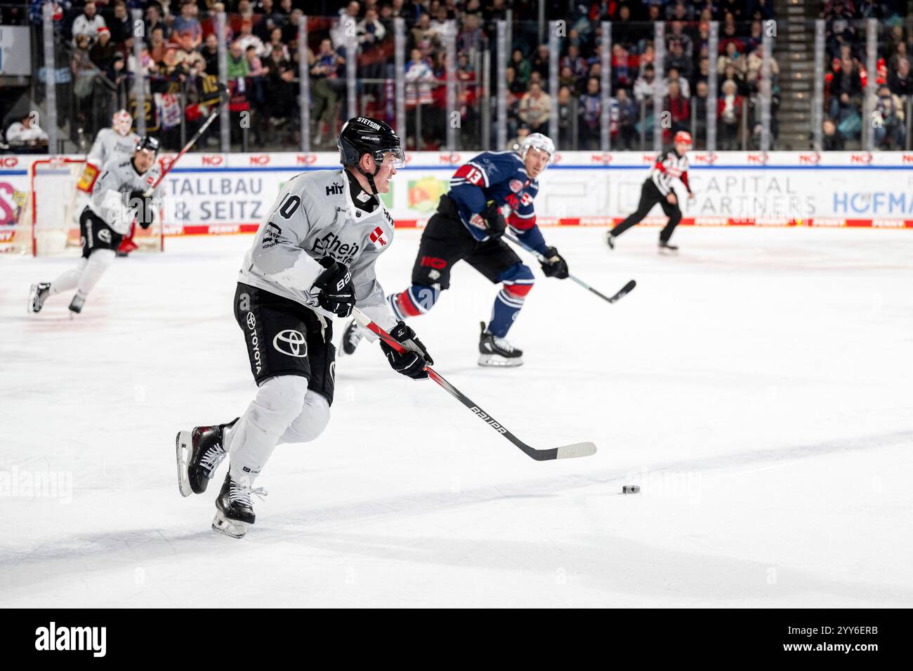 Justin Schütz Schuetz (10, Koelner Haie ), Nuernberg Ice Tigers vs ...