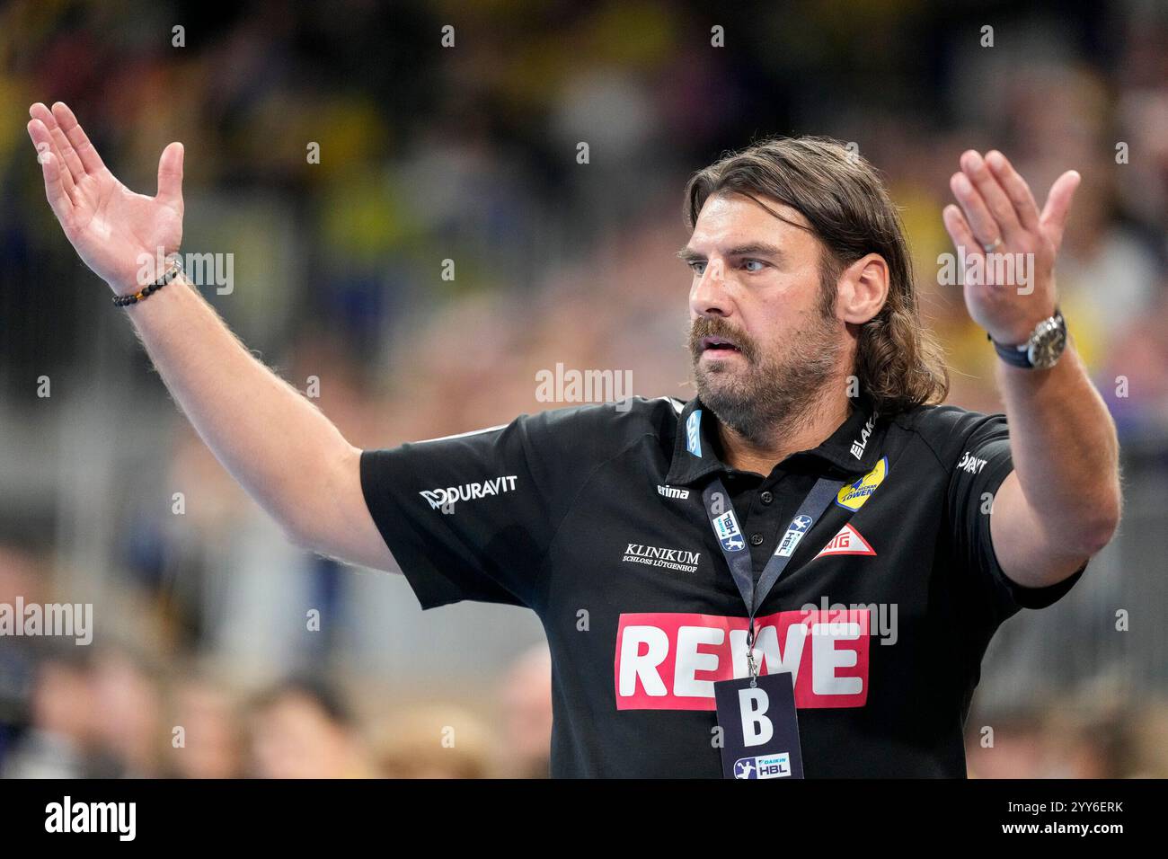 Heidelberg, Deutschland. 19th Dec, 2024. Sebastian Hinze (Trainer ...