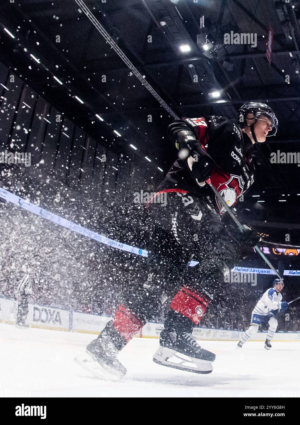 241219 Malmö Redhawks Fredrik Händemark under ishockeymatchen i SHL mellan Malmö Redhawks och ...