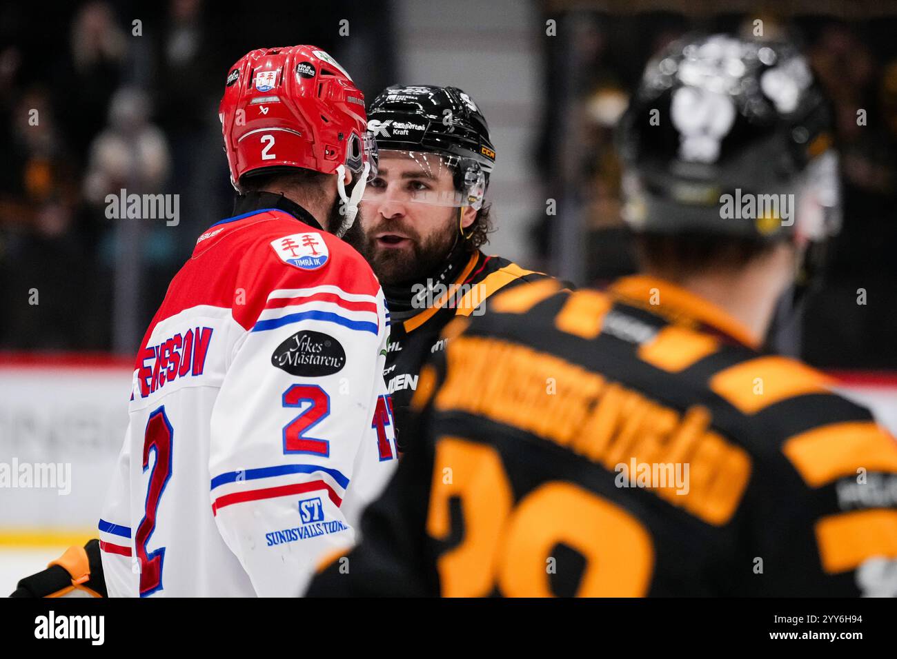 241219 Timrås Per Svensson och Skellefteås Luke Witkowski under ishockeymatchen i SHL mellan ...