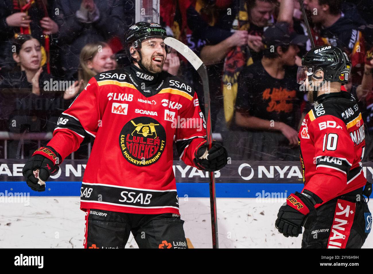 241219 Luleås Albin Lundin jublar efter 2-0 under ishockeymatchen i SHL mellan Luleå och Modo ...