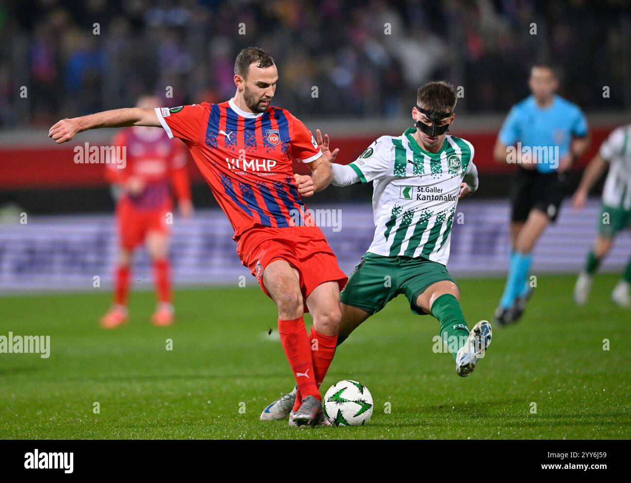 Zweikampf, Aktion Benedikt Gimber 1. FC Heidenheim 1846 FCH (05) gegen ...