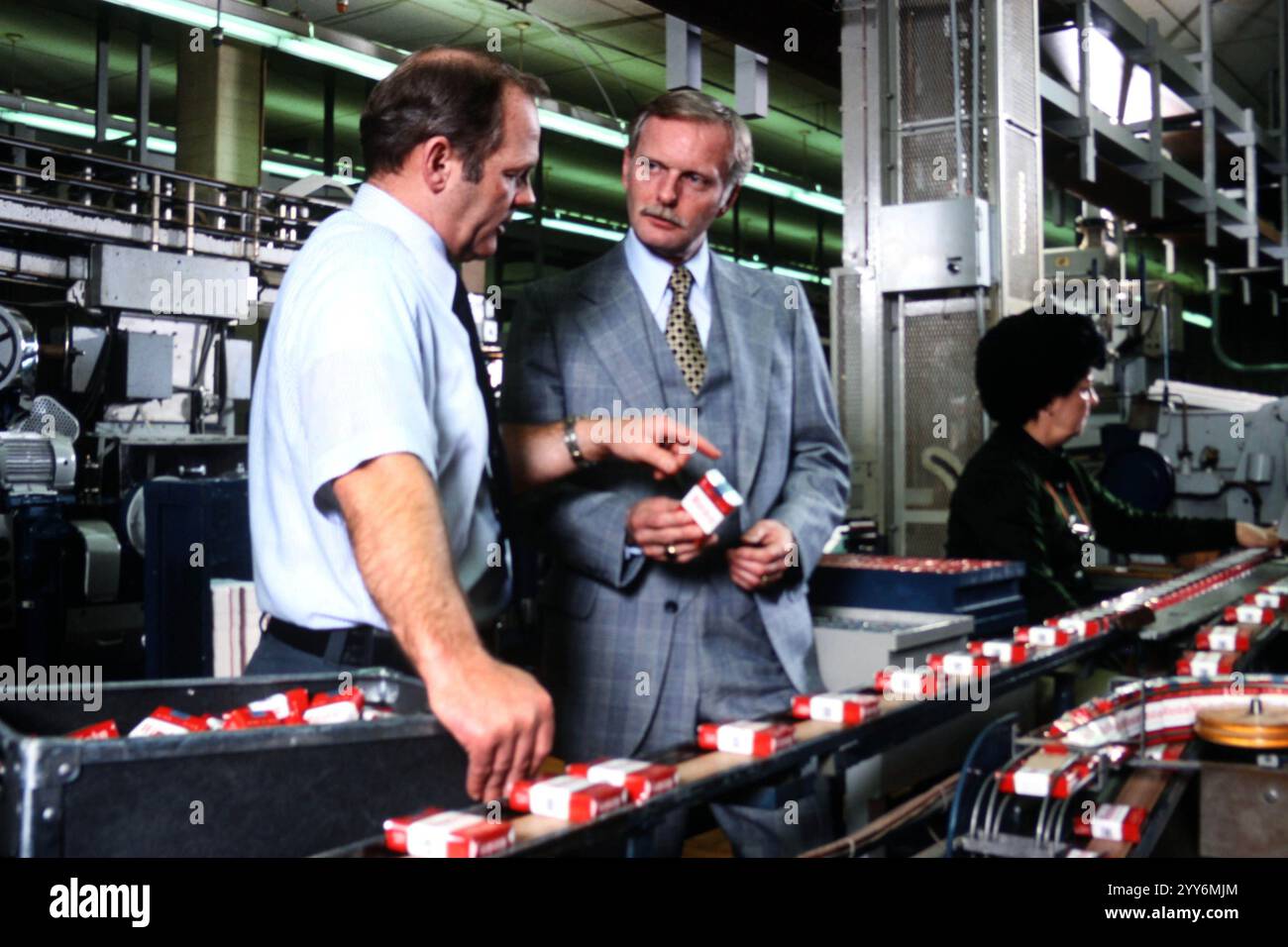 80s cigarette manufacturing hi-res stock photography and images - Alamy