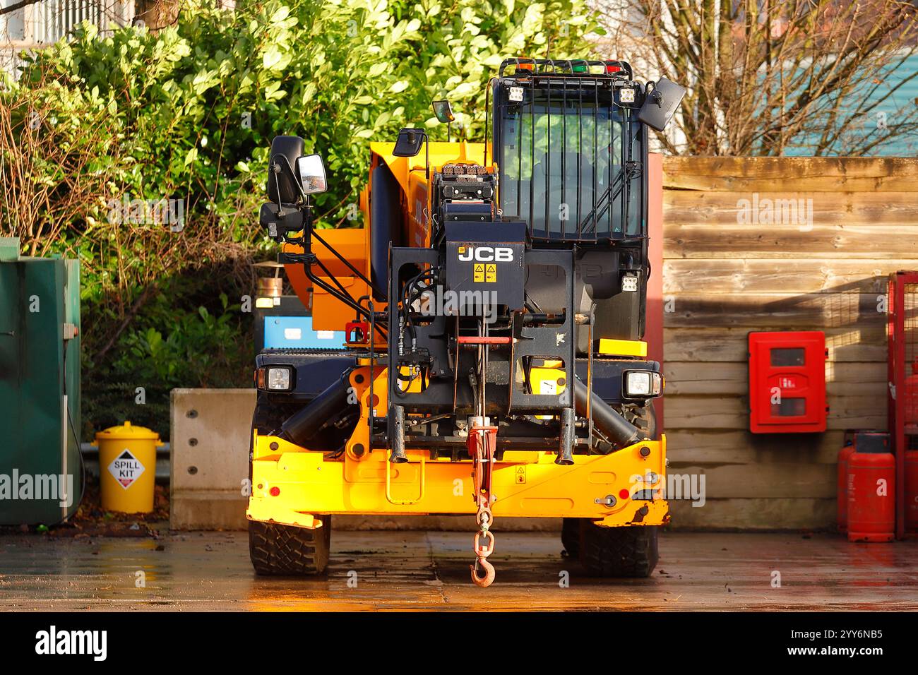 JCB 555-260 Rotating Telehandler with crane attachment Stock Photo - Alamy