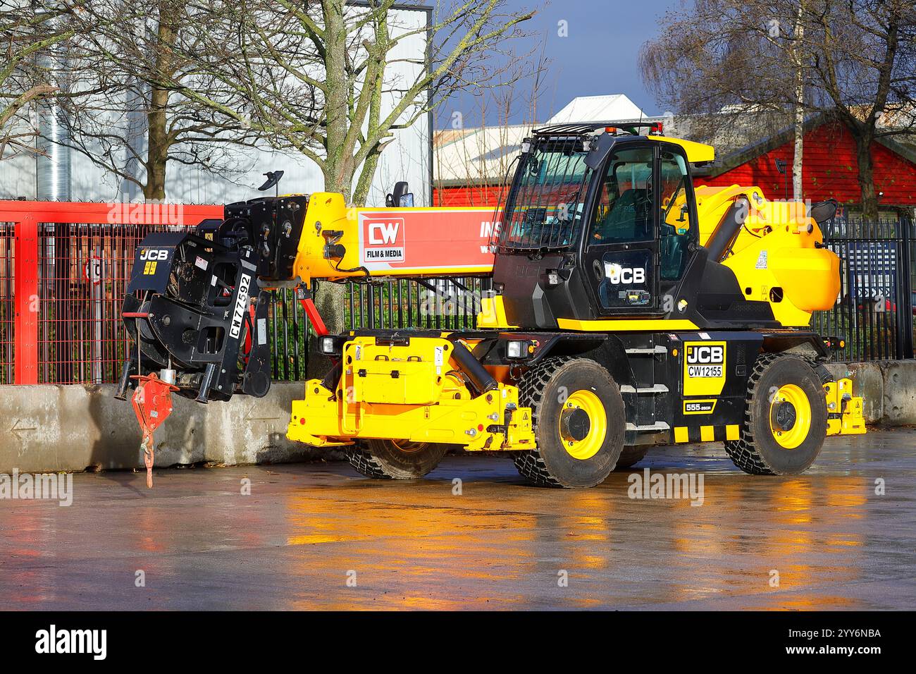 JCB 555-260 Rotating Telehandler with crane attachment Stock Photo - Alamy