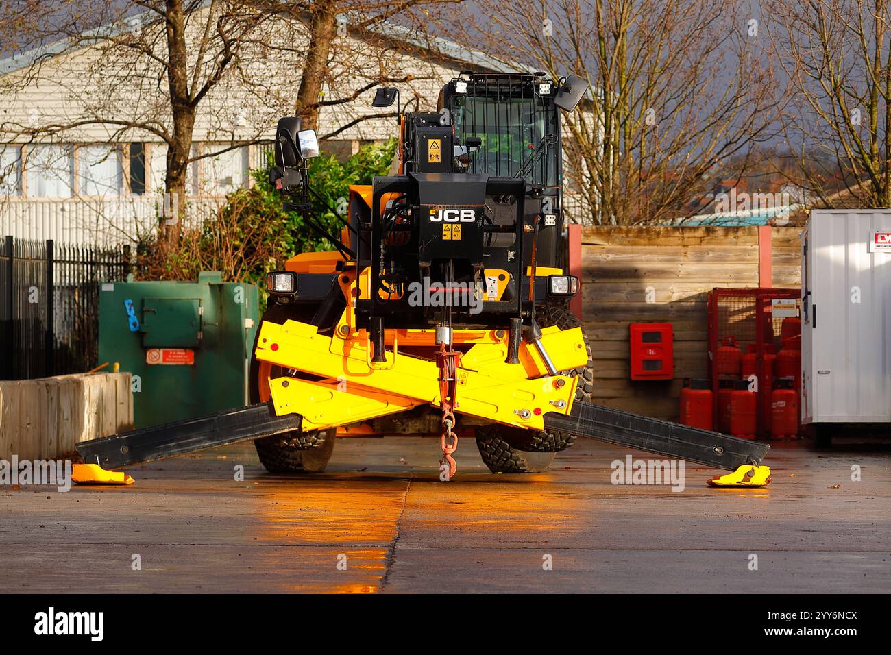 JCB 555-260 Rotating Telehandler with crane attachment Stock Photo - Alamy