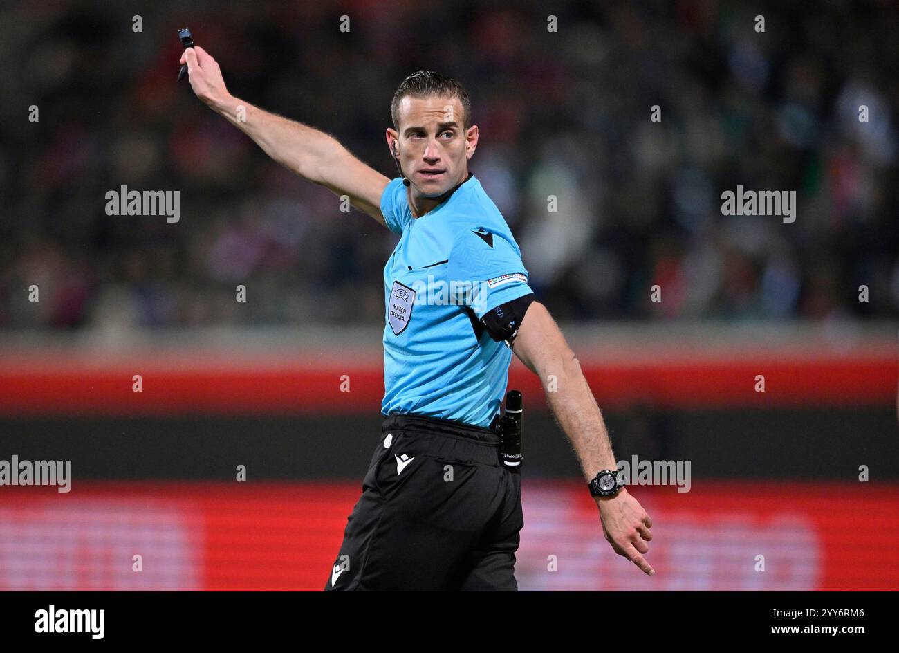 Heidenheim, Deutschland. 19th Dec, 2024. Schiedsrichter Referee Javier ...