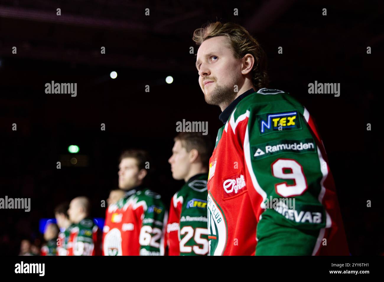 241219 Frölundas Linus Weissbach inför ishockeymatchen i SHL mellan ...