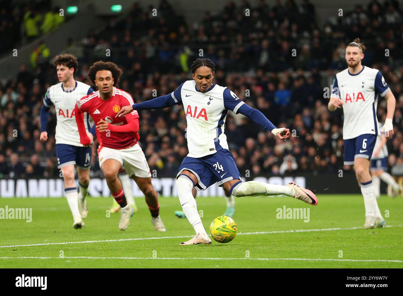 19th December 2024; Tottenham Hotspur Stadium, London, England; Carabao ...
