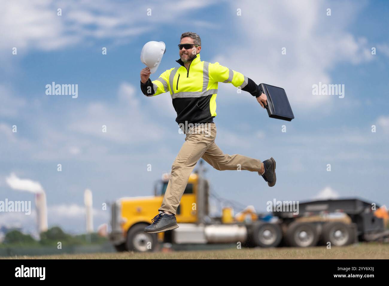 Hispanic man engineer running hi-res stock photography and images - Alamy