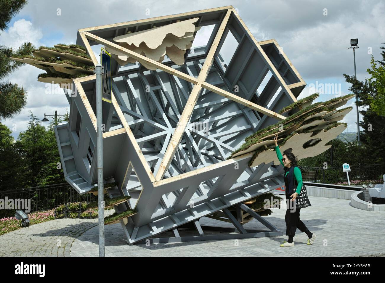 THE CLOUDY THOUGHTS, sculpture by ADAM KALINOWSKI, Istanbul, Turkey ...