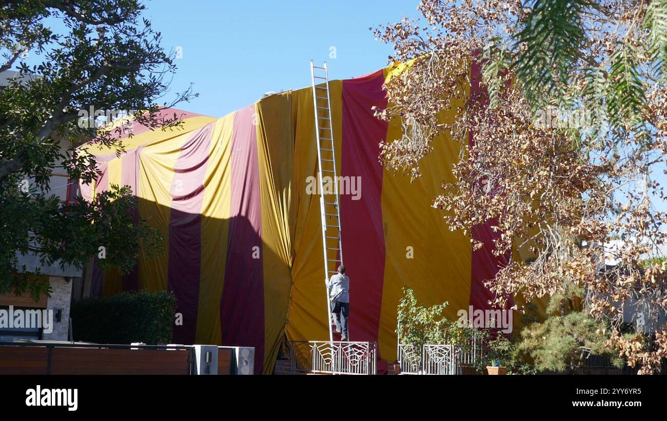 Los Angeles, California, USA 18th December 2024 Fumigation Tented home ...