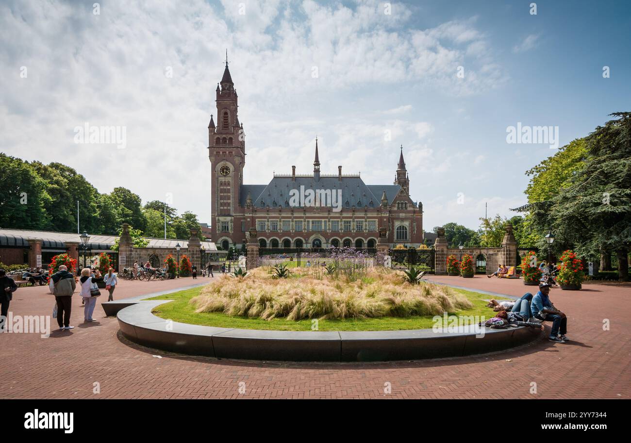 Peace palace vredespaleis international hi-res stock photography and ...